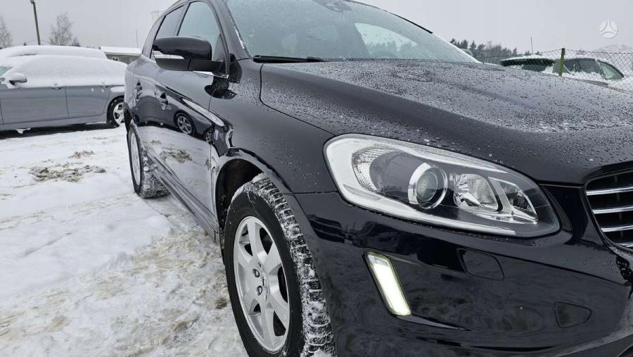 Black Volvo XC60 2014 in Utena, with an engine capacity of 2.40 L and mileage of 200 thousand km for 13650 €, photo 10 on AUTOMOTO.COM.LV
