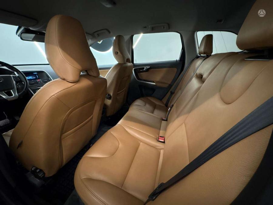 Melns Volvo XC60 2014 Marijampole, ar dzinēja tilpumu 1.97 L un nobraukumu 270 tūkst. km par 12850 €, foto 9 vietnē AUTOMOTO.COM.LV
