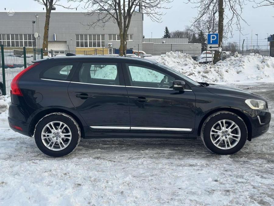 Black Volvo XC60 2014 in Klaipeda, with an engine capacity of 2.00 L and mileage of 25 thousand km for 12500 €, photo 9 on AUTOMOTO.COM.LV
