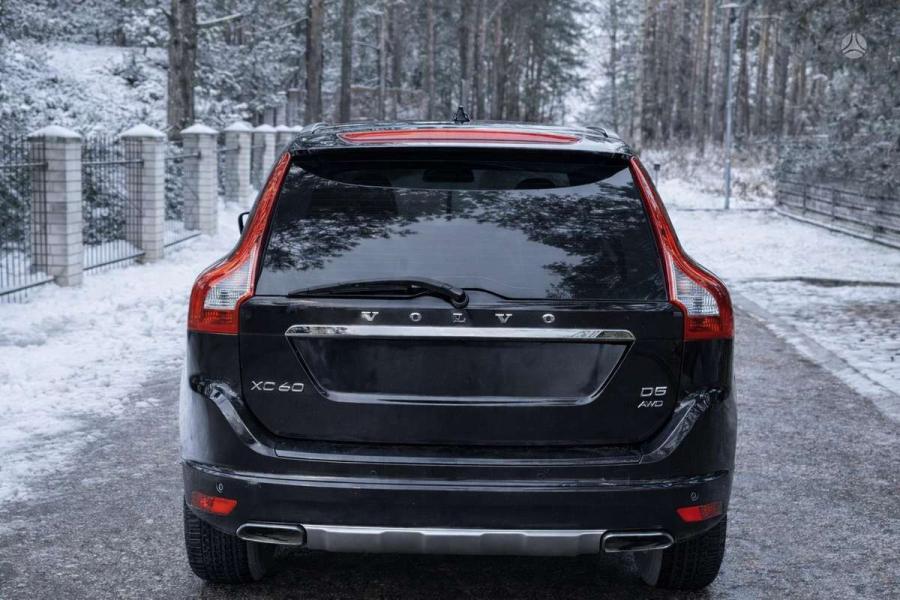 Black Volvo XC60 2014 in Vilnius, with an engine capacity of 2.40 L and mileage of 149 thousand km for 14700 €, photo 8 on AUTOMOTO.COM.LV