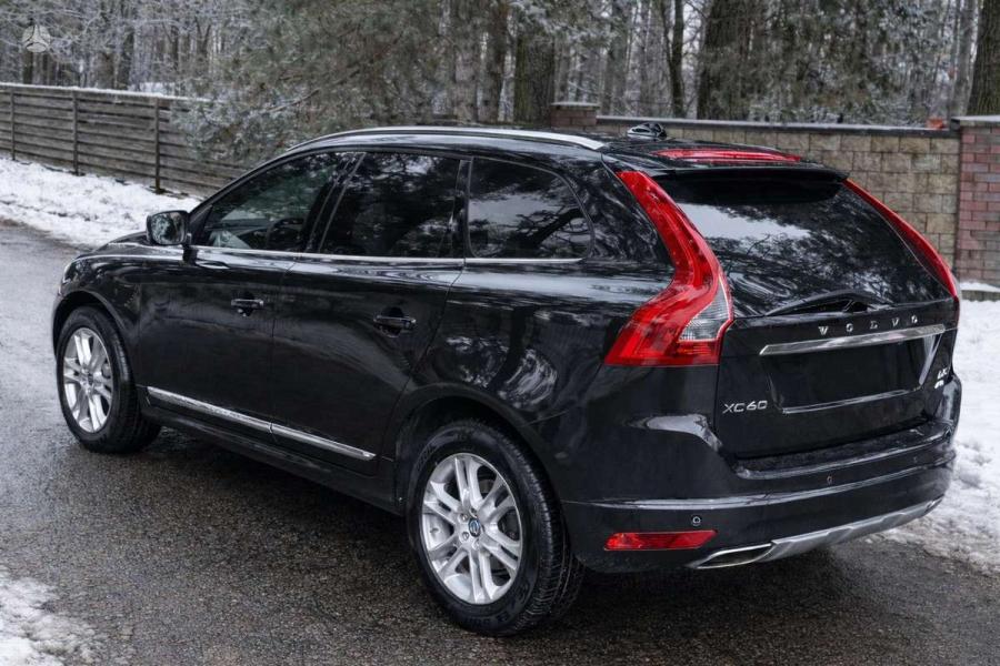 Black Volvo XC60 2014 in Vilnius, with an engine capacity of 2.40 L and mileage of 149 thousand km for 14700 €, photo 10 on AUTOMOTO.COM.LV