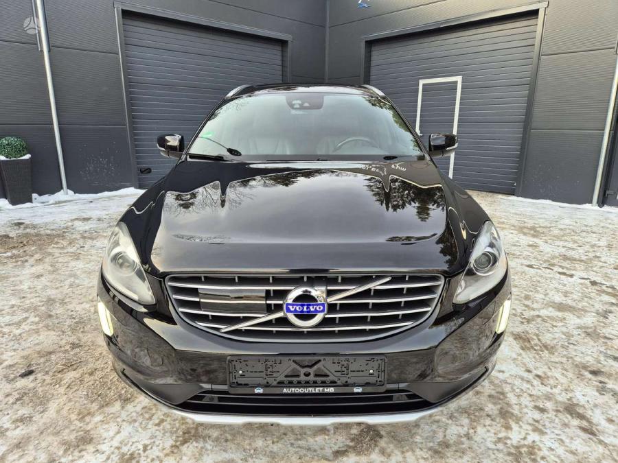 Black Volvo XC60 2014 in Utena, with an engine capacity of 2.40 L and mileage of 290 thousand km for 13990 €, photo 8 on AUTOMOTO.COM.LV