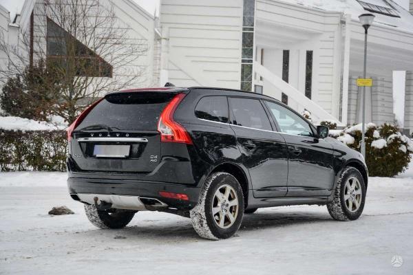 Black Volvo XC60 2014 in Elektrenai, with an engine capacity of 2.40 L and mileage of 300 thousand km for 11350 €, photo 5 on AUTOMOTO.COM.LV
