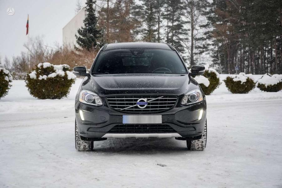 Black Volvo XC60 2014 in Elektrenai, with an engine capacity of 2.40 L and mileage of 300 thousand km for 11350 €, photo 2 on AUTOMOTO.COM.LV