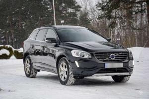 Black Volvo XC60 2014 in Elektrenai, with an engine capacity of 2.40 L and mileage of 300 thousand km for 11350 €, photo 3 on AUTOMOTO.COM.LV