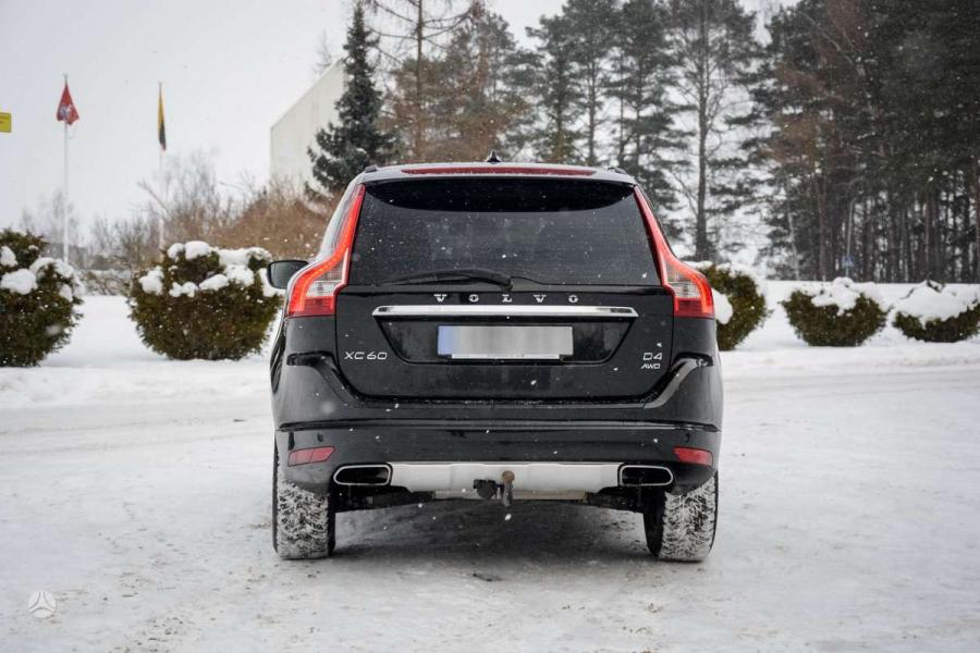 Black Volvo XC60 2014 in Elektrenai, with an engine capacity of 2.40 L and mileage of 300 thousand km for 11350 €, photo 6 on AUTOMOTO.COM.LV