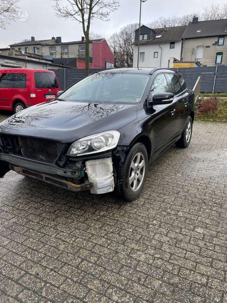 Melns Volvo XC60 2014 Viļņa, ar dzinēja tilpumu 1.98 L un nobraukumu 264 tūkst. km par 5390 €, foto 1 vietnē AUTOMOTO.COM.LV