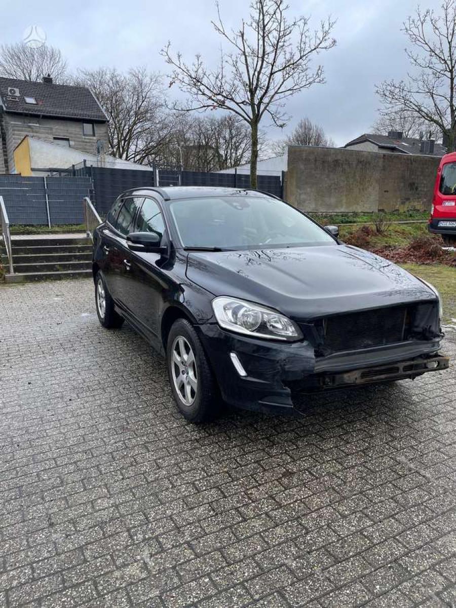 Melns Volvo XC60 2014 Viļņa, ar dzinēja tilpumu 1.98 L un nobraukumu 264 tūkst. km par 5390 €, foto 2 vietnē AUTOMOTO.COM.LV