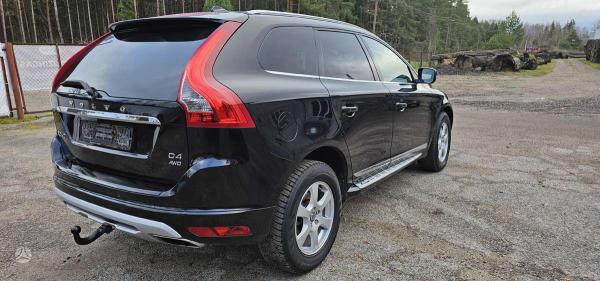 Black Volvo XC60 2014 in Ukmerge, with an engine capacity of 2.40 L and mileage of 250 thousand km for 13100 €, photo 6 on AUTOMOTO.COM.LV