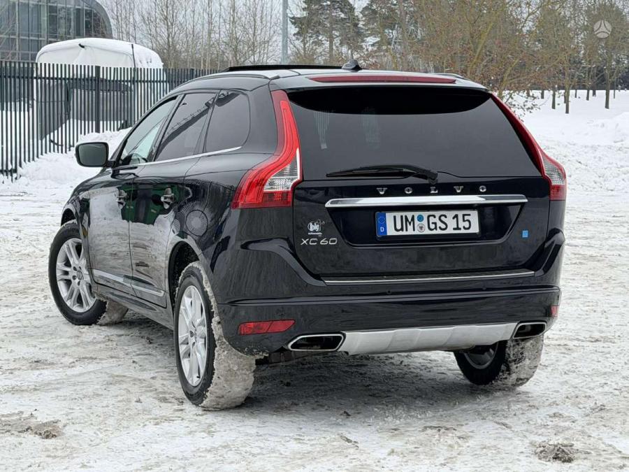 Black Volvo XC60 2014 in Jonava, with an engine capacity of 2.40 L and mileage of 280 thousand km for 13500 €, photo 6 on AUTOMOTO.COM.LV