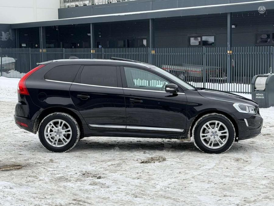 Black Volvo XC60 2014 in Jonava, with an engine capacity of 2.40 L and mileage of 280 thousand km for 13500 €, photo 11 on AUTOMOTO.COM.LV
