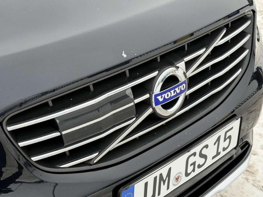 Black Volvo XC60 2014 in Jonava, with an engine capacity of 2.40 L and mileage of 280 thousand km for 13500 €, photo 16 on AUTOMOTO.COM.LV