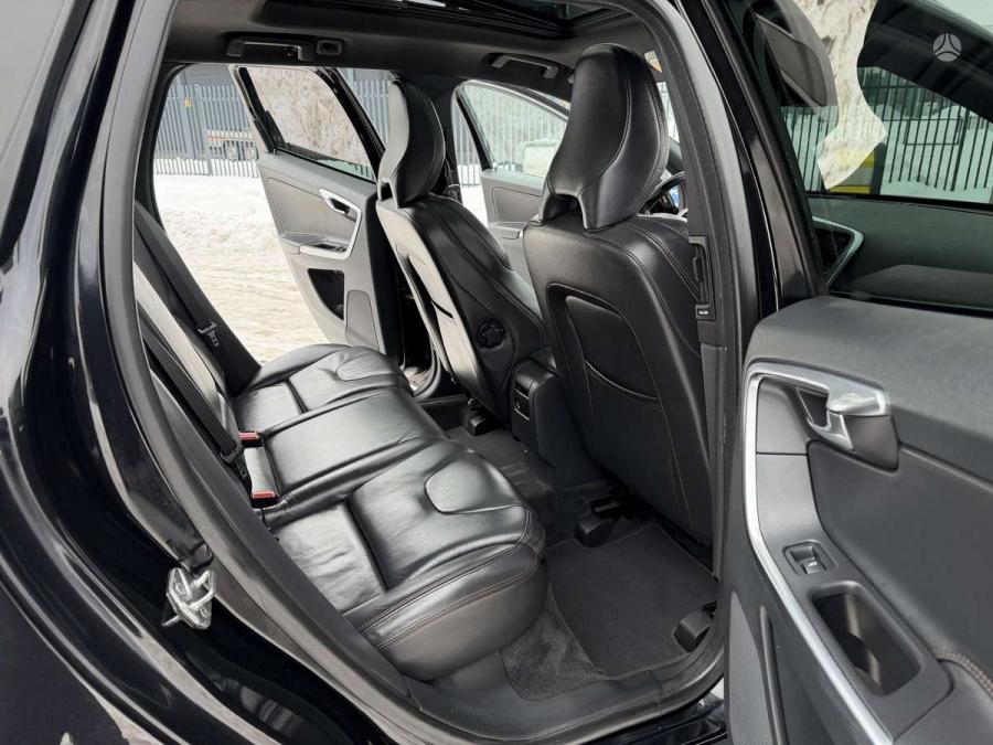 Black Volvo XC60 2014 in Jonava, with an engine capacity of 2.40 L and mileage of 280 thousand km for 13500 €, photo 33 on AUTOMOTO.COM.LV
