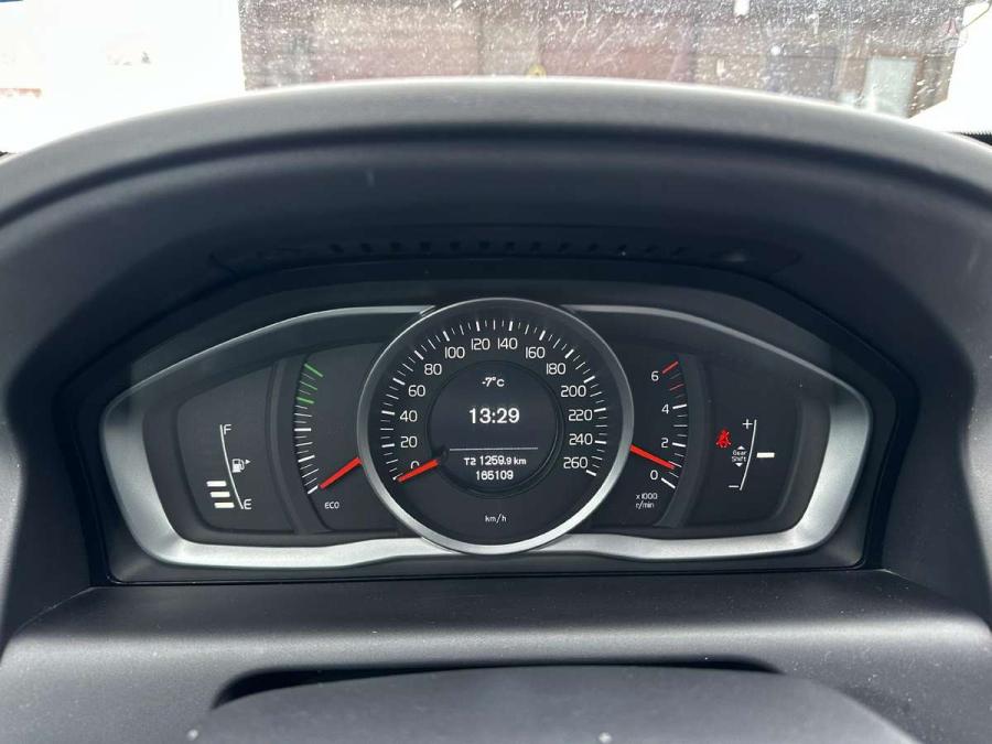 Black Volvo XC60 2014 in Kaunas, with an engine capacity of 1.98 L and mileage of 160 thousand km for 12440 €, photo 22 on AUTOMOTO.COM.LV