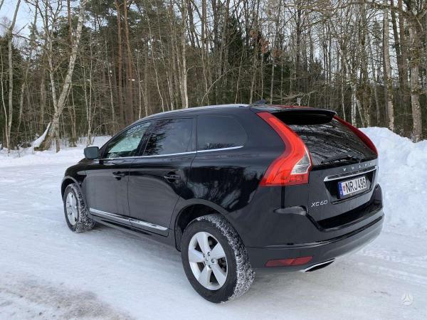 Black Volvo XC60 2014 in Klaipeda, with an engine capacity of 3.19 L and mileage of 220 thousand km for 9990 €, photo 4 on AUTOMOTO.COM.LV