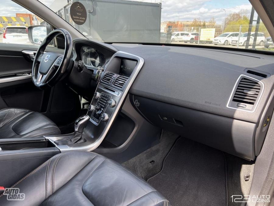 Melns Volvo XC60 2014 Tauragė, ar dzinēja tilpumu 2.00 L un nobraukumu 276 tūkst. km par 11600 €, foto 13 vietnē AUTOMOTO.COM.LV