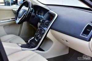 Black Volvo XC60 2014 in Kretinga, with an engine capacity of 3.20 L and mileage of 241 thousand km for 12200 €, photo 3 on AUTOMOTO.COM.LV