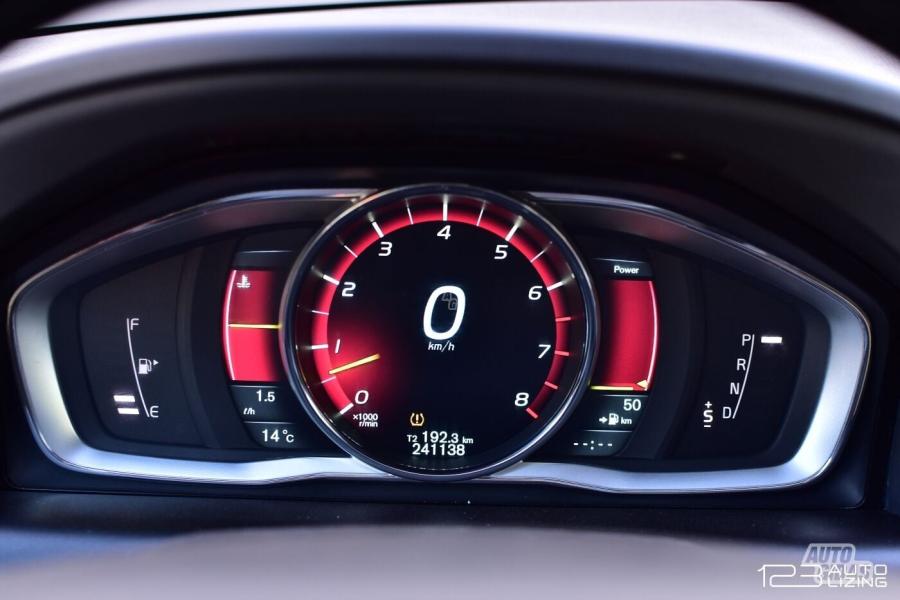 Black Volvo XC60 2014 in Kretinga, with an engine capacity of 3.20 L and mileage of 241 thousand km for 12200 €, photo 23 on AUTOMOTO.COM.LV
