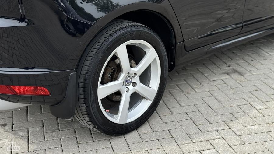 Black Volvo XC60 2014 in Radviliskis, with an engine capacity of 2.40 L and mileage of 298 thousand km for 12550 €, photo 16 on AUTOMOTO.COM.LV