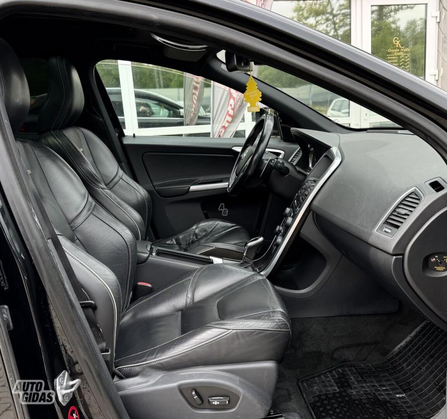 Black Volvo XC60 2014 in Radviliskis, with an engine capacity of 2.40 L and mileage of 298 thousand km for 12550 €, photo 21 on AUTOMOTO.COM.LV