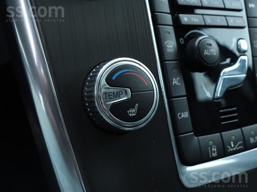 Melns Volvo XC60 2014 Daugavpils, ar dzinēja tilpumu 2.40 L un nobraukumu 216 tūkst. km par 14880 €, foto 15 vietnē AUTOMOTO.COM.LV