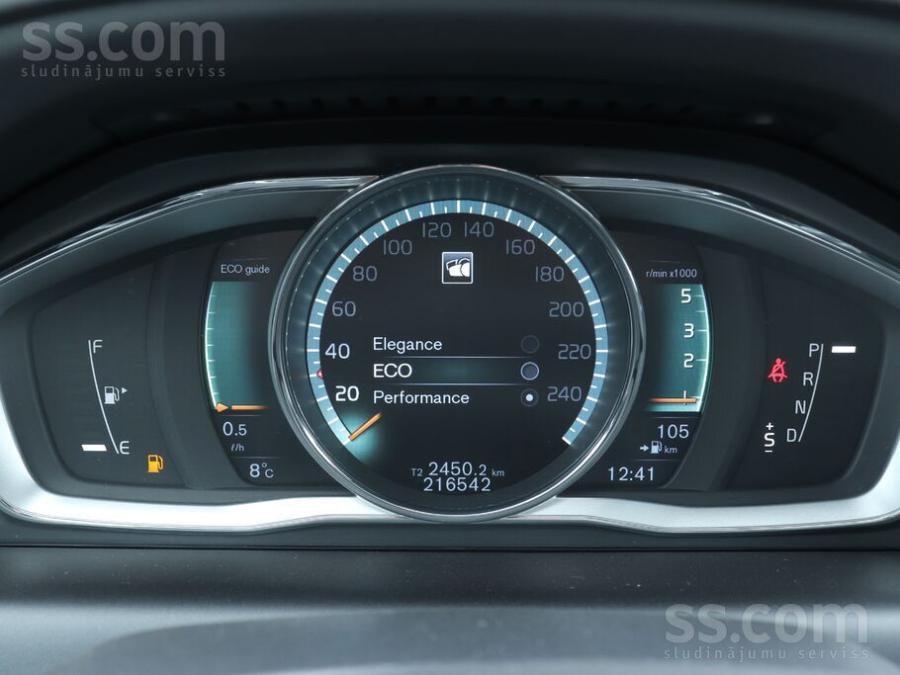 Melns Volvo XC60 2014 Daugavpils, ar dzinēja tilpumu 2.40 L un nobraukumu 216 tūkst. km par 14880 €, foto 20 vietnē AUTOMOTO.COM.LV