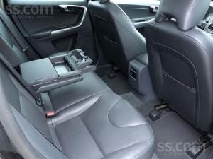 Melns Volvo XC60 2014 Daugavpils, ar dzinēja tilpumu 2.40 L un nobraukumu 216 tūkst. km par 14880 €, foto 24 vietnē AUTOMOTO.COM.LV