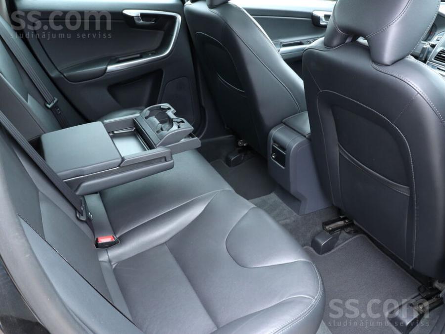 Melns Volvo XC60 2014 Daugavpils, ar dzinēja tilpumu 2.40 L un nobraukumu 216 tūkst. km par 14880 €, foto 24 vietnē AUTOMOTO.COM.LV
