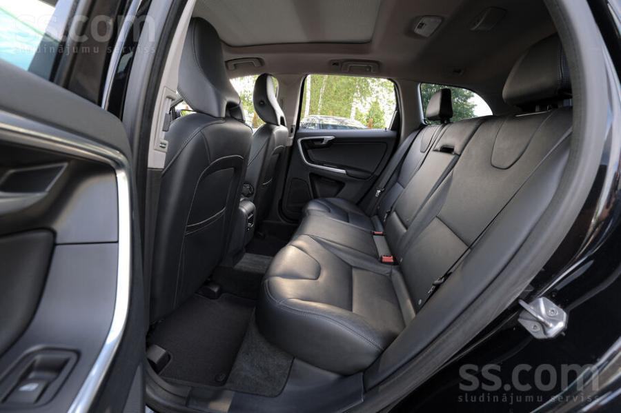 Melns Volvo XC60 2014 Jelgava, ar dzinēja tilpumu 2.40 L un nobraukumu 0 tūkst. km par 13850 €, foto 11 vietnē AUTOMOTO.COM.LV