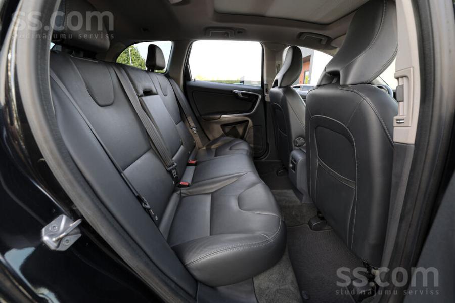 Melns Volvo XC60 2014 Jelgava, ar dzinēja tilpumu 2.40 L un nobraukumu 0 tūkst. km par 13850 €, foto 12 vietnē AUTOMOTO.COM.LV