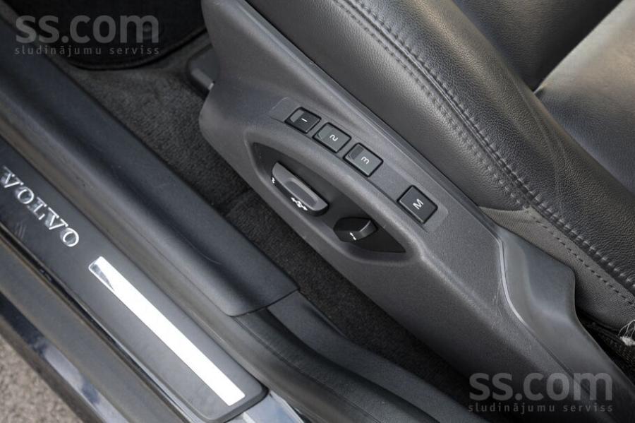 Melns Volvo XC60 2014 Jelgava, ar dzinēja tilpumu 2.40 L un nobraukumu 0 tūkst. km par 13850 €, foto 25 vietnē AUTOMOTO.COM.LV
