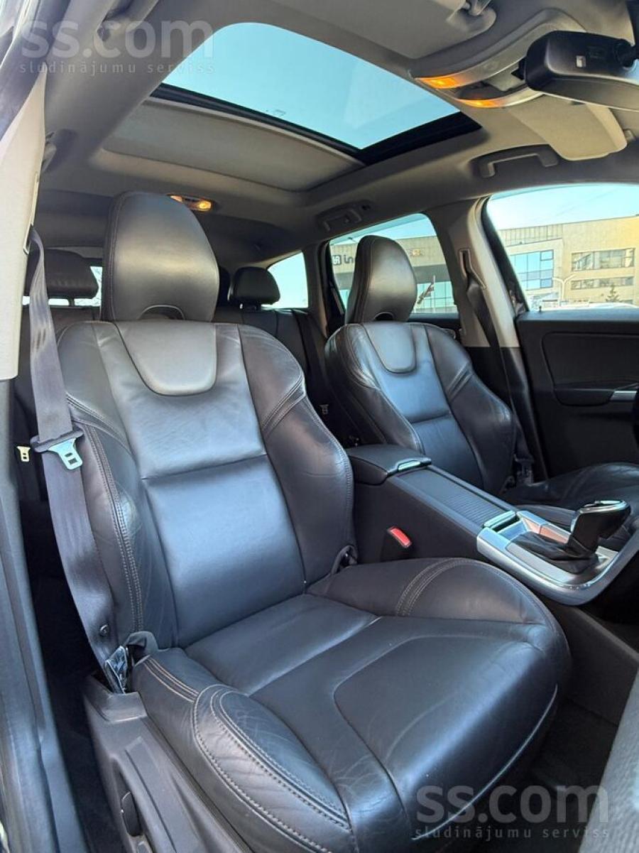Black Volvo XC60 2014 in Riga, with an engine capacity of 2.40 L and mileage of 269 thousand km for 12500 €, photo 18 on AUTOMOTO.COM.LV