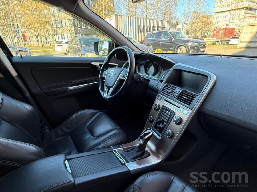 Black Volvo XC60 2014 in Riga, with an engine capacity of 2.40 L and mileage of 269 thousand km for 12500 €, photo 19 on AUTOMOTO.COM.LV