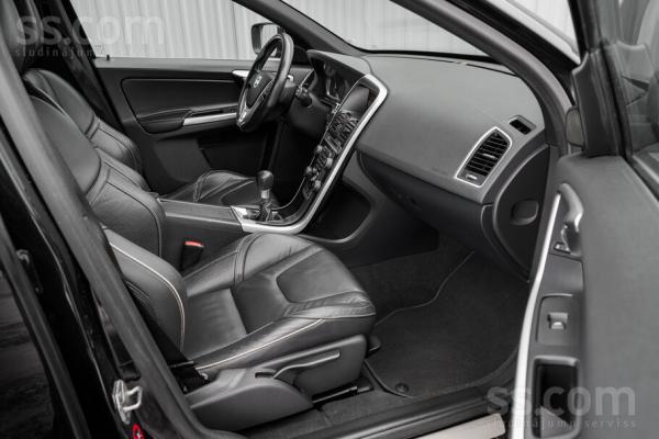 Black Volvo XC60 2014 in Ogre, with an engine capacity of 2.00 L and mileage of 188 thousand km for 14500 €, photo 9 on AUTOMOTO.COM.LV