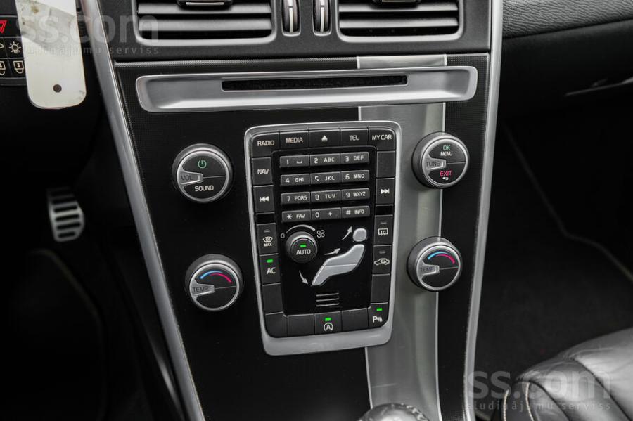 Melns Volvo XC60 2014 Ogre, ar dzinēja tilpumu 2.00 L un nobraukumu 188 tūkst. km par 14500 €, foto 17 vietnē AUTOMOTO.COM.LV