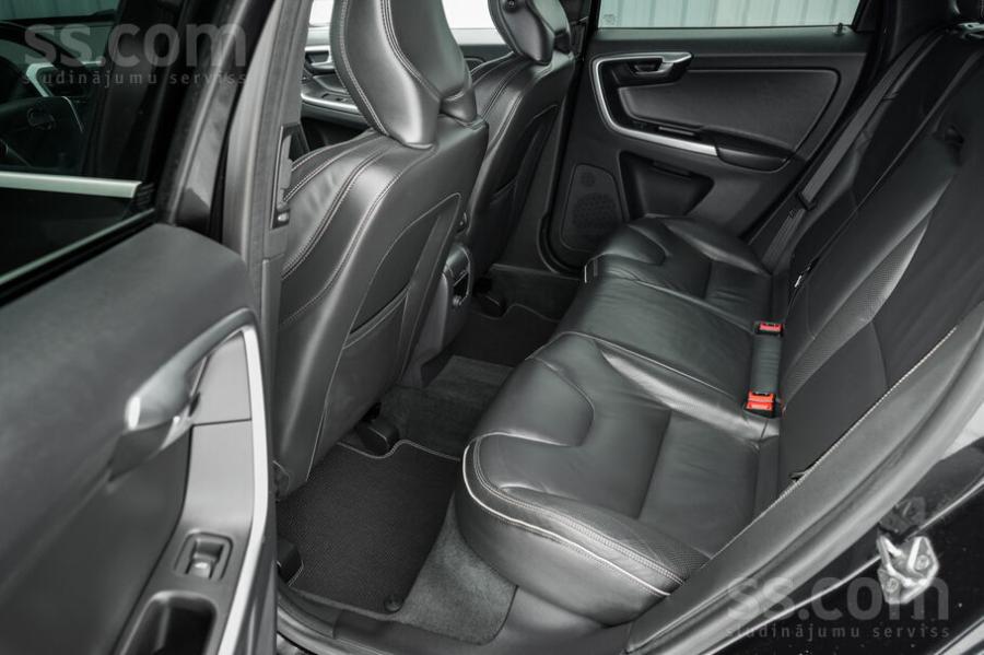 Melns Volvo XC60 2014 Ogre, ar dzinēja tilpumu 2.00 L un nobraukumu 188 tūkst. km par 14500 €, foto 20 vietnē AUTOMOTO.COM.LV