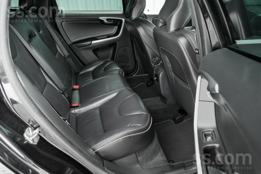 Melns Volvo XC60 2014 Ogre, ar dzinēja tilpumu 2.00 L un nobraukumu 188 tūkst. km par 14500 €, foto 21 vietnē AUTOMOTO.COM.LV