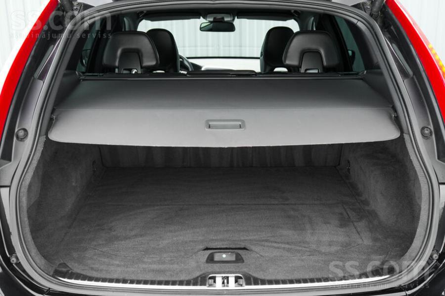Melns Volvo XC60 2014 Ogre, ar dzinēja tilpumu 2.00 L un nobraukumu 188 tūkst. km par 14500 €, foto 22 vietnē AUTOMOTO.COM.LV