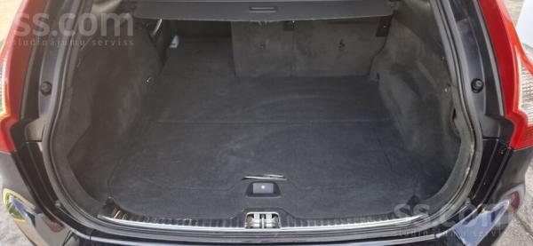Black Volvo XC60 2014 in Daugavpils, with an engine capacity of 2.00 L and mileage of 268 thousand km for 9500 €, photo 5 on AUTOMOTO.COM.LV