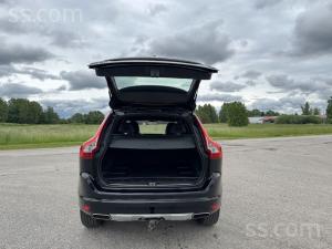 Black Volvo XC60 2014 in Cesis, with an engine capacity of 2.40 L and mileage of 0 thousand km for 11500 €, photo 10 on AUTOMOTO.COM.LV