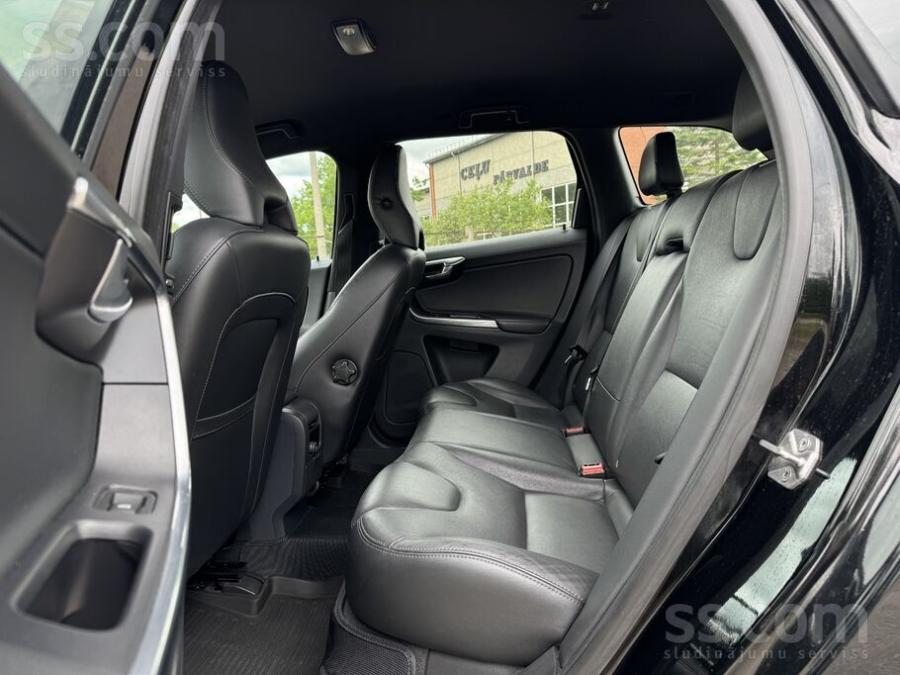 Black Volvo XC60 2014 in Cesis, with an engine capacity of 2.40 L and mileage of 0 thousand km for 11500 €, photo 13 on AUTOMOTO.COM.LV