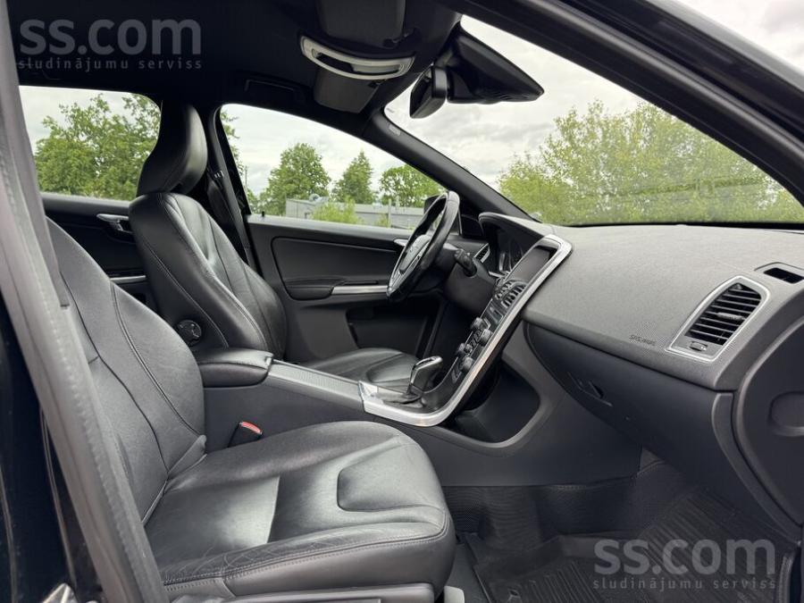 Black Volvo XC60 2014 in Cesis, with an engine capacity of 2.40 L and mileage of 0 thousand km for 11500 €, photo 21 on AUTOMOTO.COM.LV