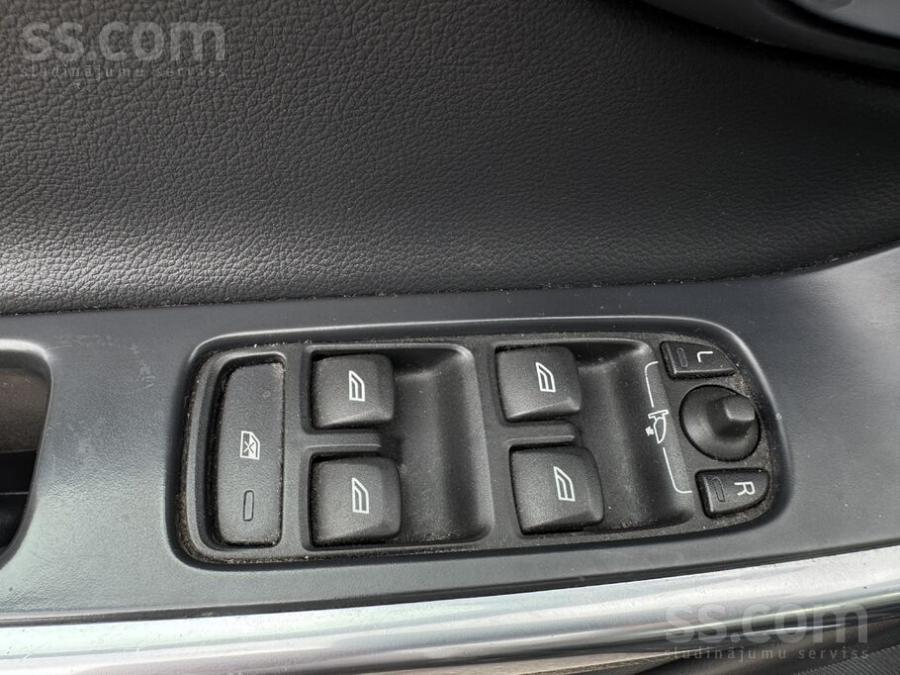 Black Volvo XC60 2014 in Cesis, with an engine capacity of 2.40 L and mileage of 0 thousand km for 11500 €, photo 23 on AUTOMOTO.COM.LV