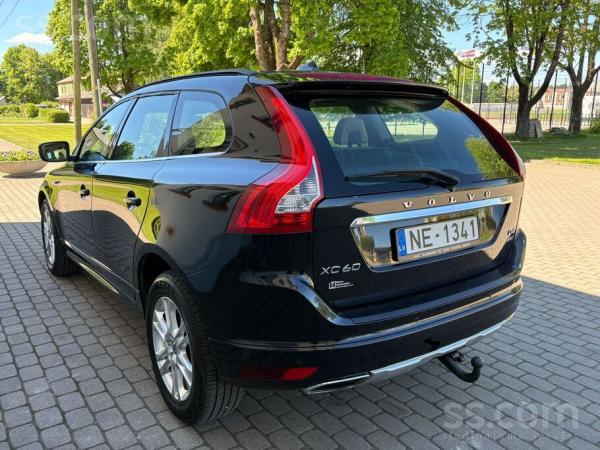 Melns Volvo XC60 2014 Jelgava, ar dzinēja tilpumu 2.40 L un nobraukumu 279 tūkst. km par 11200 €, foto 3 vietnē AUTOMOTO.COM.LV