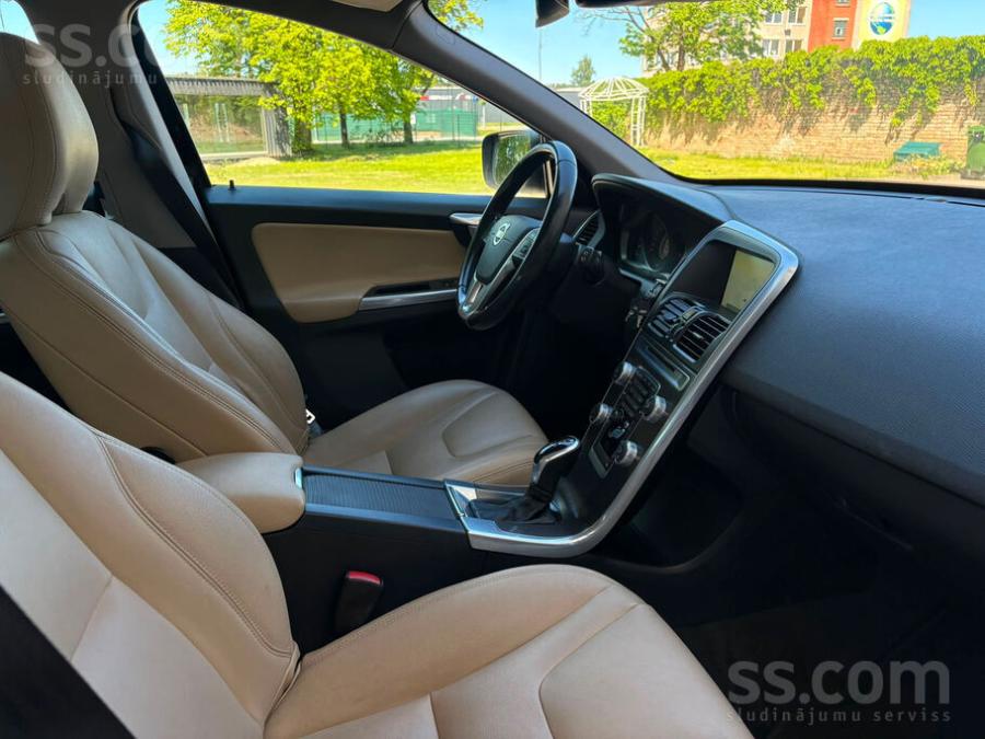 Melns Volvo XC60 2014 Jelgava, ar dzinēja tilpumu 2.40 L un nobraukumu 279 tūkst. km par 11200 €, foto 13 vietnē AUTOMOTO.COM.LV