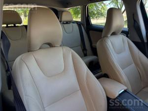 Melns Volvo XC60 2014 Jelgava, ar dzinēja tilpumu 2.40 L un nobraukumu 279 tūkst. km par 11200 €, foto 14 vietnē AUTOMOTO.COM.LV