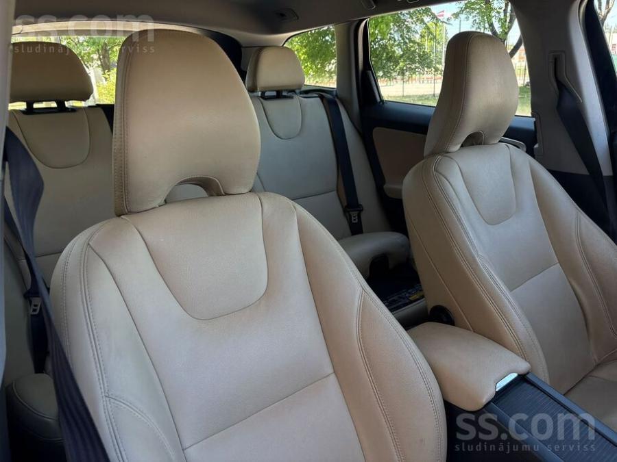 Melns Volvo XC60 2014 Jelgava, ar dzinēja tilpumu 2.40 L un nobraukumu 279 tūkst. km par 11200 €, foto 14 vietnē AUTOMOTO.COM.LV
