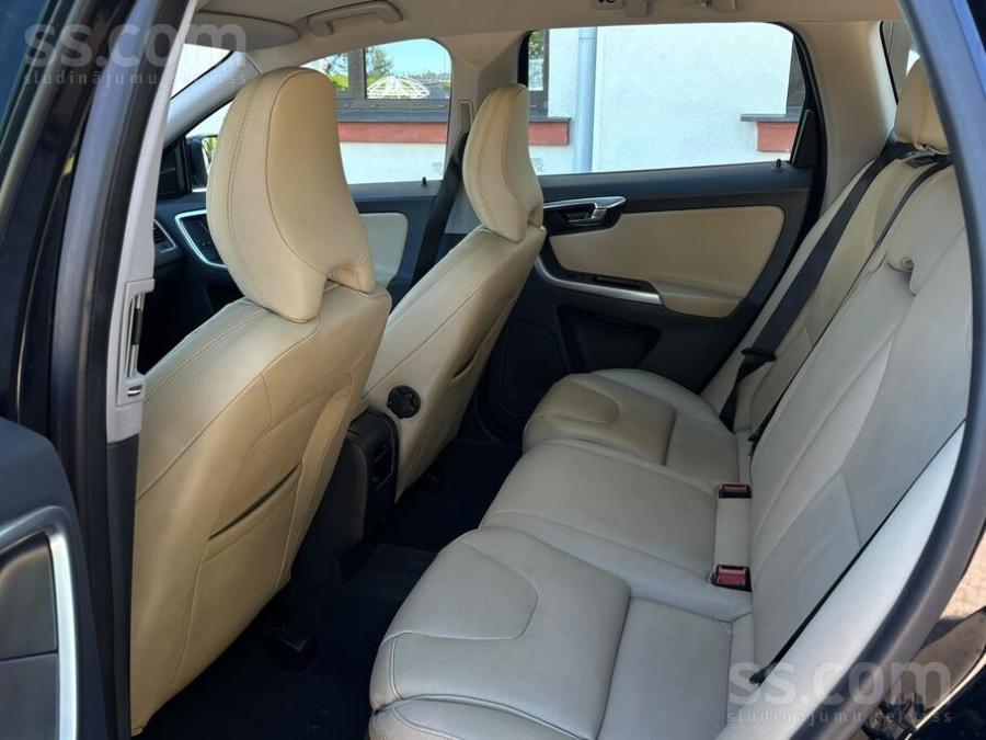 Melns Volvo XC60 2014 Jelgava, ar dzinēja tilpumu 2.40 L un nobraukumu 279 tūkst. km par 11200 €, foto 19 vietnē AUTOMOTO.COM.LV