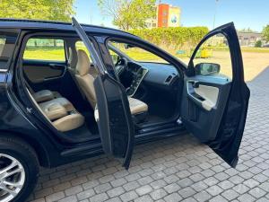 Melns Volvo XC60 2014 Jelgava, ar dzinēja tilpumu 2.40 L un nobraukumu 279 tūkst. km par 11200 €, foto 21 vietnē AUTOMOTO.COM.LV