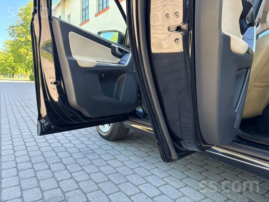 Melns Volvo XC60 2014 Jelgava, ar dzinēja tilpumu 2.40 L un nobraukumu 279 tūkst. km par 11200 €, foto 22 vietnē AUTOMOTO.COM.LV